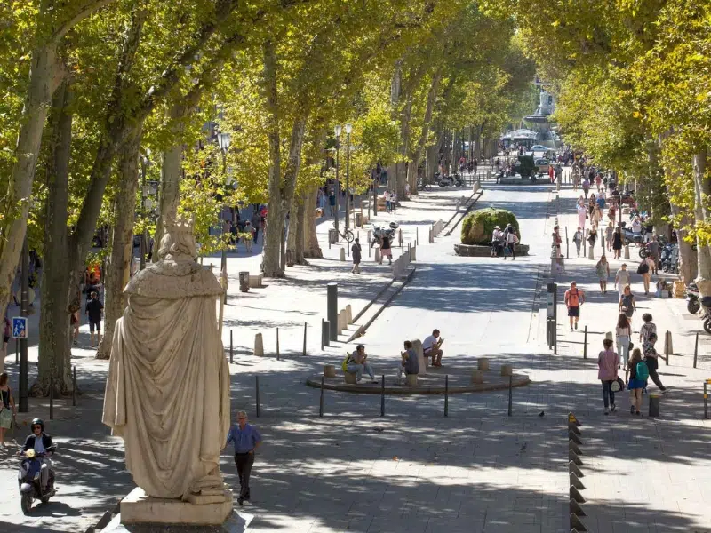 Découvrez le Cours Mirabeau : Le cœur élégant d'Aix-en-Provence