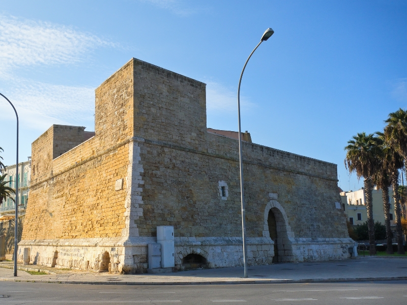 Explore Fortino di Sant'Antonio: Bari's Historic Treasure