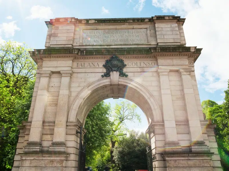 Discover Fusilier's Arch: Dublin's Historic Landmark