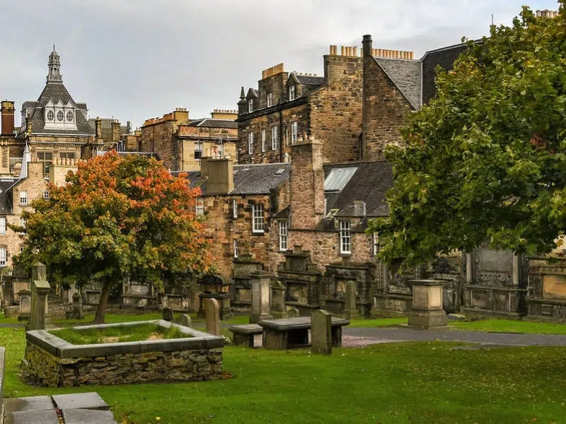 Découvrez Greyfriars Kirkyard : Histoire du cimetière d'Édimbourg