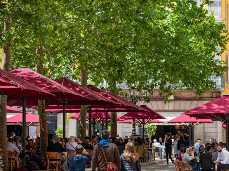 Ανακαλύψτε το Place Carnot: Carnot: Το γοητευτικό κέντρο της Καρκασόννης