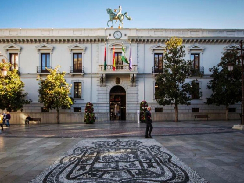 Découvrez l'hôtel de ville de Grenade : Un symbole du pouvoir civique
