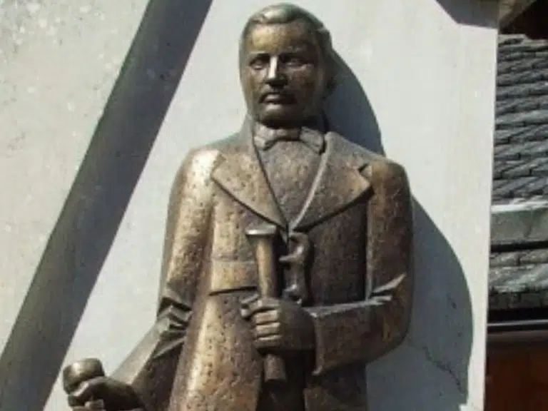 Descubra o Memorial Johann Georg Ramsauer: O célebre arqueólogo de ...