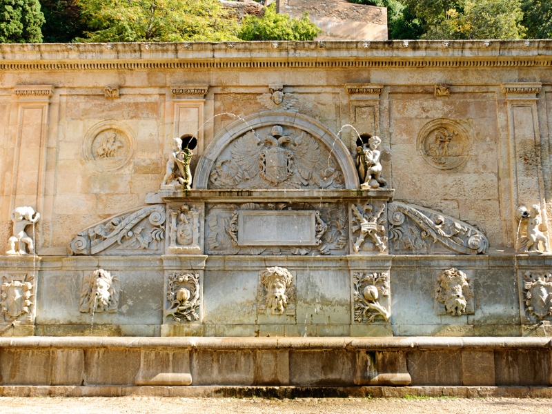 Discover Pilar de Carlos V: A Renaissance Treasure in Alhambra