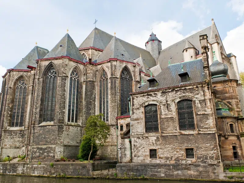 Découvrez l'église Saint-Michel : Un joyau gothique à Gand
