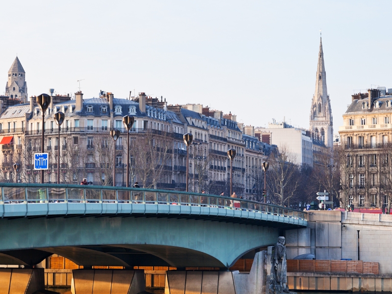 Découvrez le pont de l'Alma : Un monument historique parisien