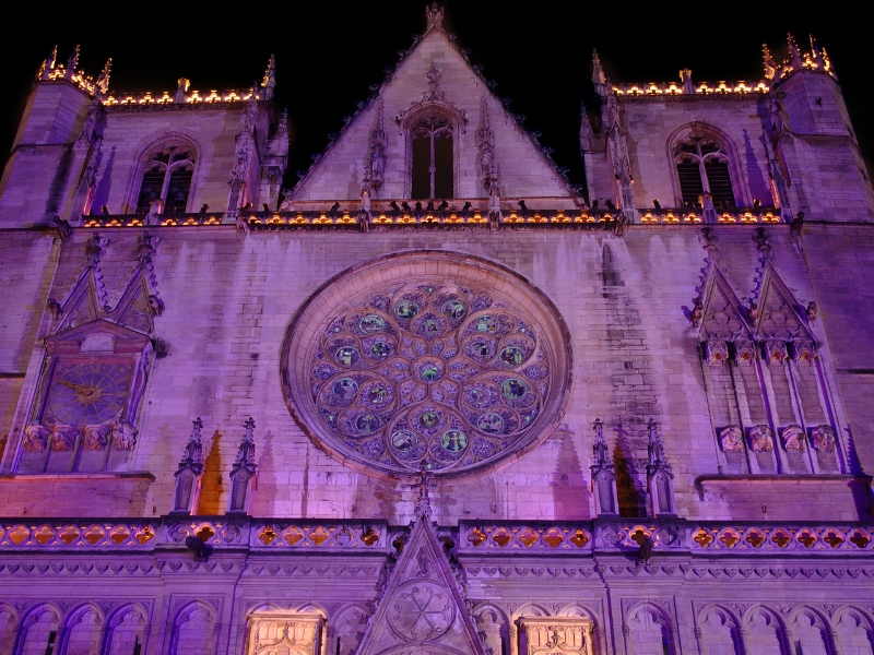 Descobrir a Catedral de São João Batista: A joia arquitetónica de Lyon