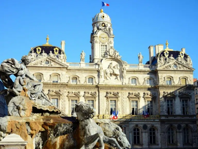 Découvrez l'Hôtel de Ville : Le trésor architectural de Lyon