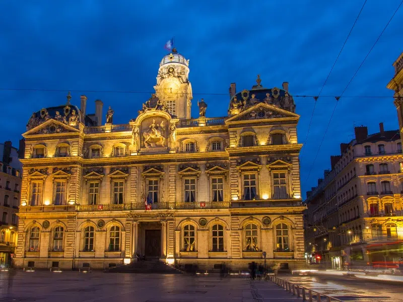 Découvrez l'Hôtel de Ville : Le trésor architectural de Lyon