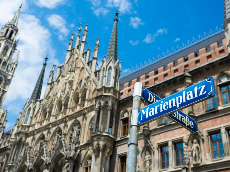 Entdecken Sie den Marienplatz: Münchens kulturelles Herz und Geschichte