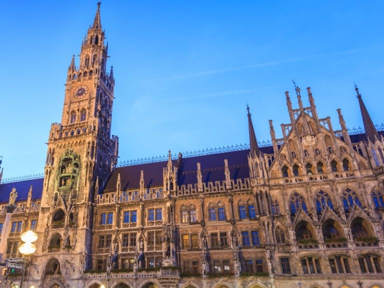 Descubra Marienplatz: el corazón cultural y la historia de Múnich