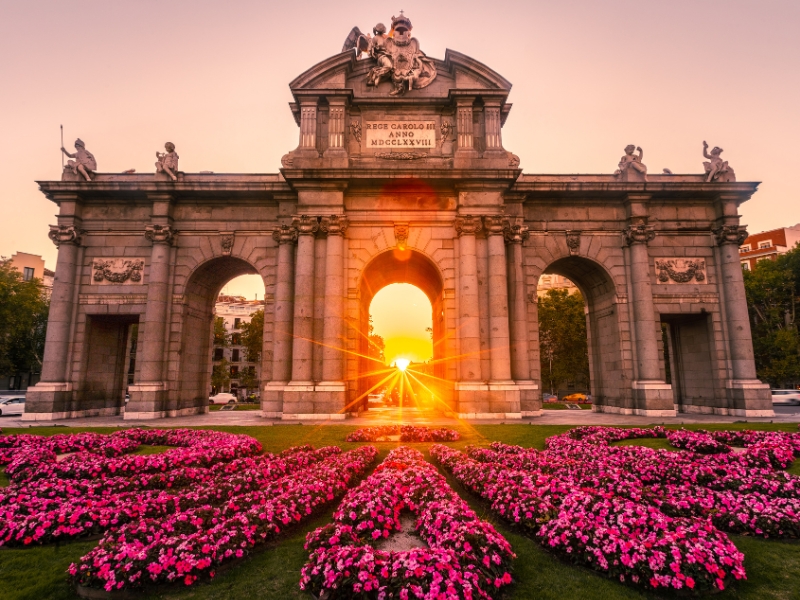 Puerta de Alcalá: Discover Madrid's Historic Landmark