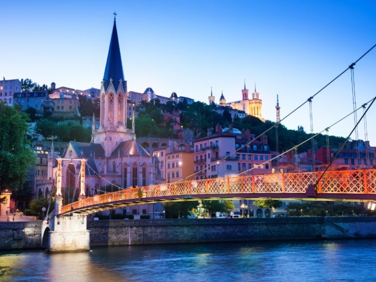 Découvrez l'église Saint-Georges : Un trésor de Lyon