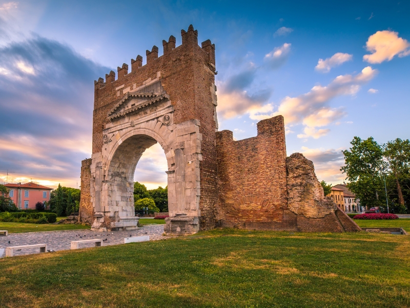 Scopri l'Arco di Augusto: Un trionfo romano a Rimini