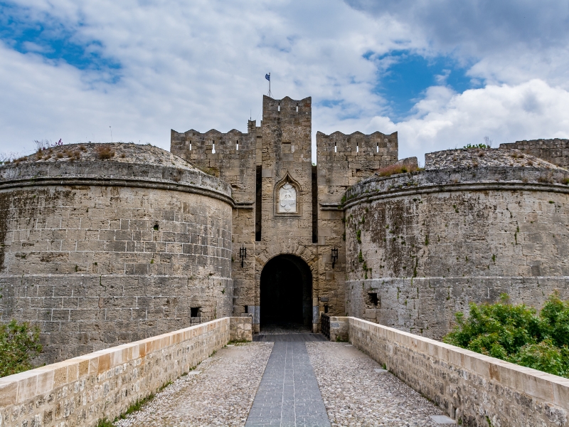 Découvrez la Porte d'Amboise : Le joyau médiéval de Rhodes