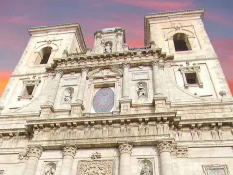 Ontdek de Iglesia de los Jesuitas: Toledo's barokke meesterwerk