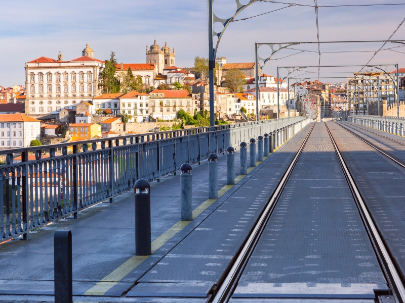 Discover Luís I Bridge: Engineering Marvel and Porto's Icon