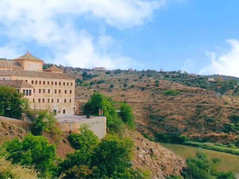 Discover the Monumento a El Greco: A Tribute in Toledo