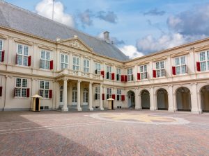Discover Noordeinde Palace: Residence of the Dutch Monarchy