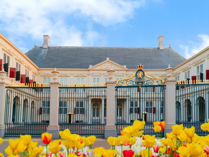 Discover Noordeinde Palace: Residence of the Dutch Monarchy