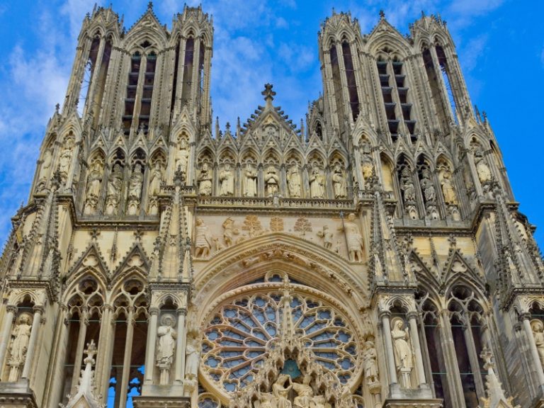 Scoprire la Cattedrale di Reims: Il capolavoro dell'architettura gotica