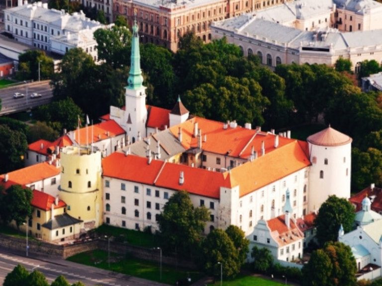 Discover Riga Castle: Latvia's Historical Landmark