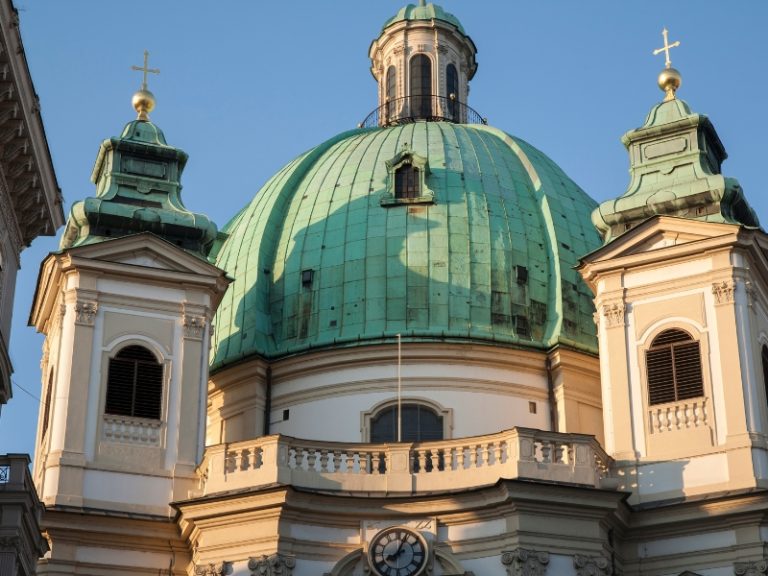 Découvrez la Peterskirche : Le chef-d'œuvre baroque de Vienne