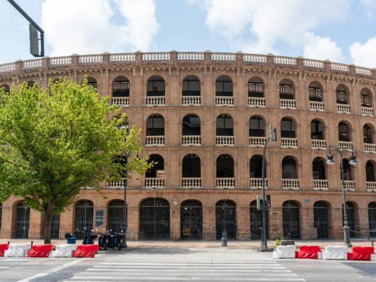 Descobrir a Placa de Bous: O marco da praça de touros de Valência