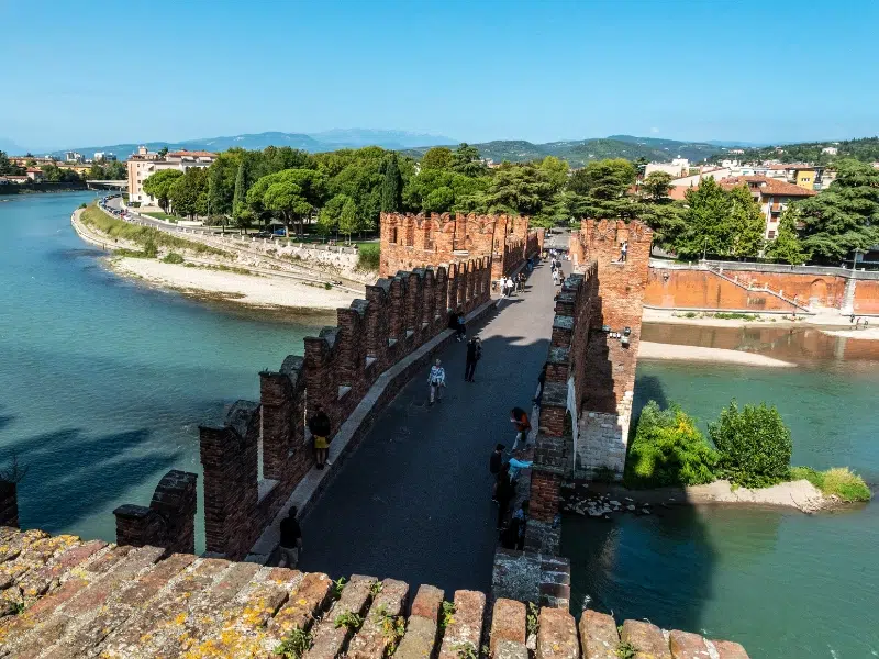 Descobrir a Ponte Scaligero: A maravilha medieval de Verona