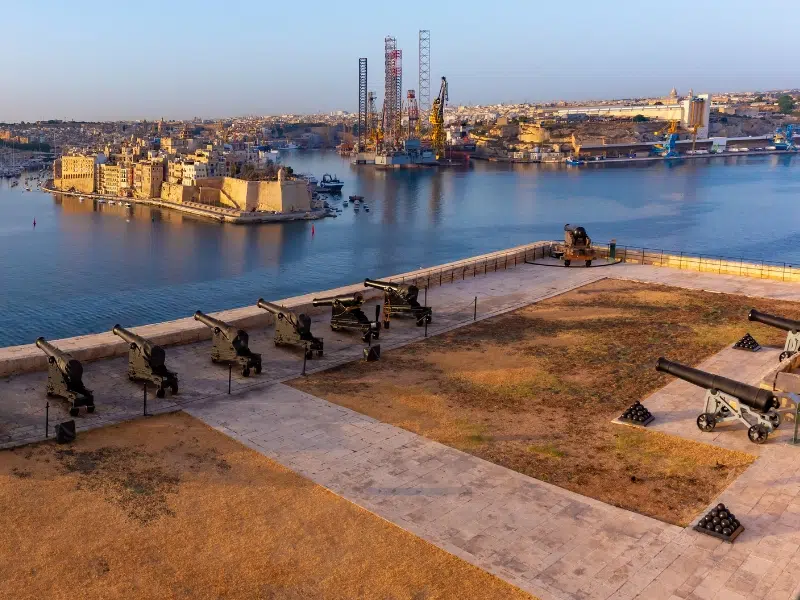 Discover the Upper Barrakka Gardens: Valletta's Scenic Gem