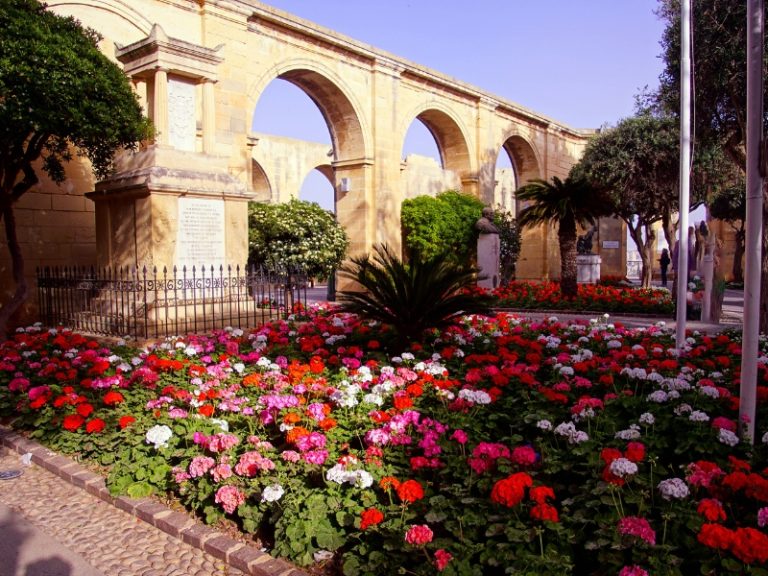 Discover the Upper Barrakka Gardens: Valletta's Scenic Gem