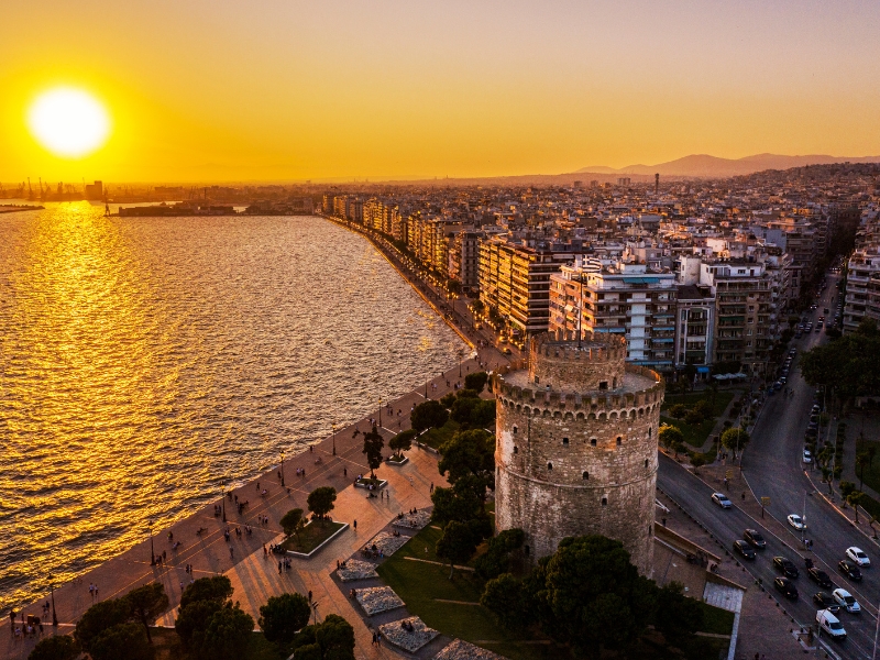 Ανακαλύψτε τον Λευκό Πύργο της Θεσσαλονίκης με την πλούσια ιστορία του