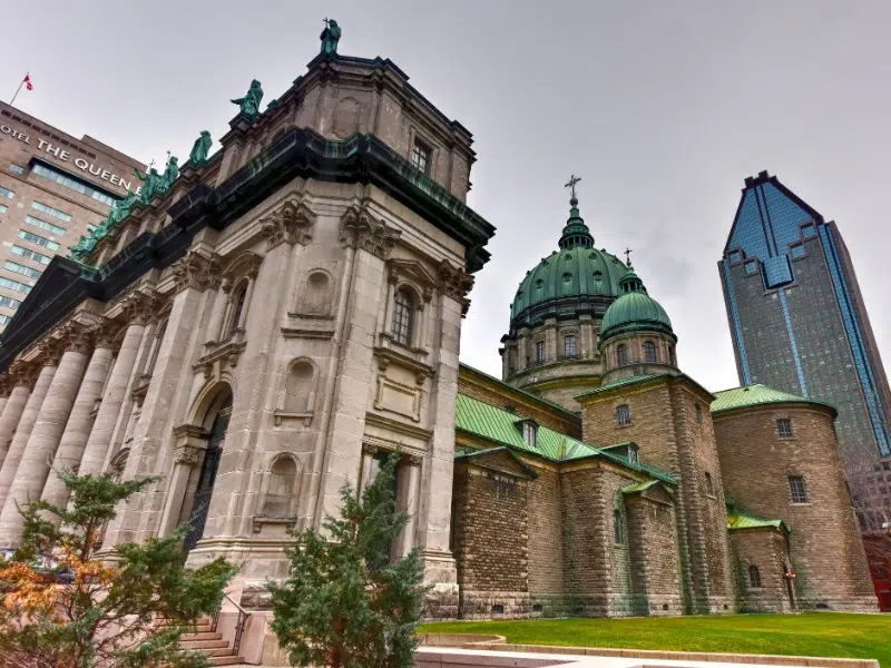 Descubra a Catedral Maria Rainha: A joia arquitetónica de Montreal