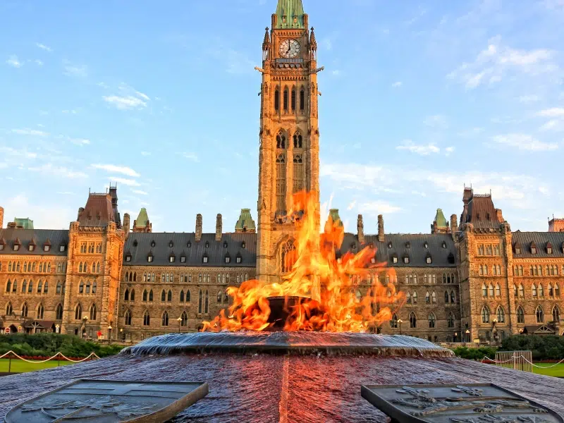 Descubra a Chama do Centenário: O símbolo histórico da unidade do Canadá