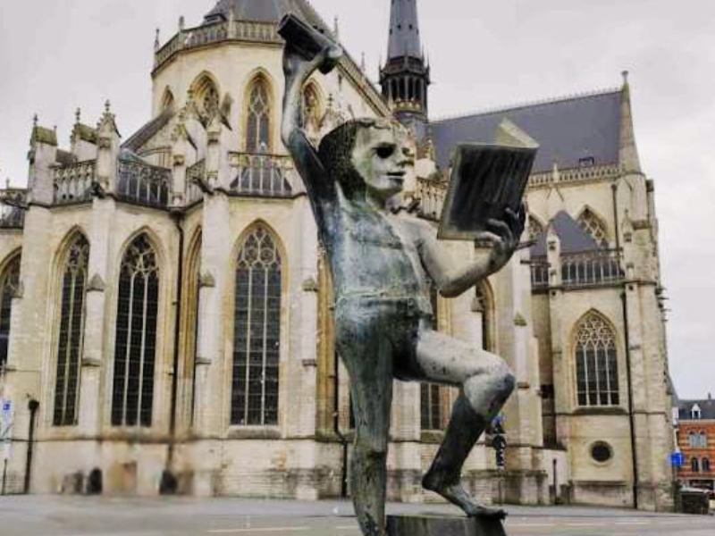 Ontdek het Fonske-standbeeld: Leuvens symbool van kennis