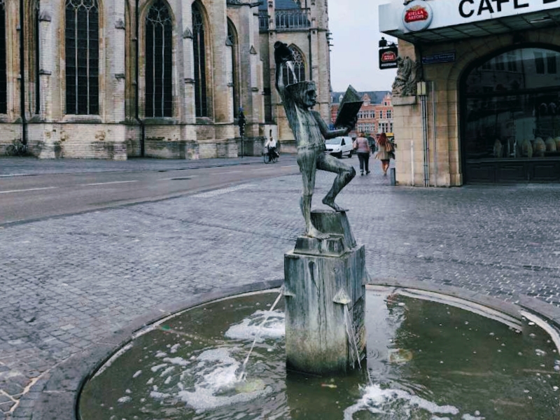 Ontdek het Fonske-standbeeld: Leuvens symbool van kennis
