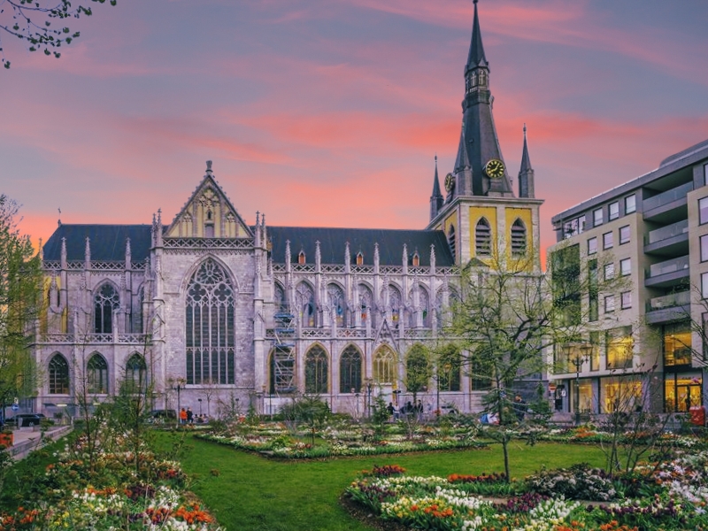 Descobrir a Catedral de Liège: Uma joia do património espiritual
