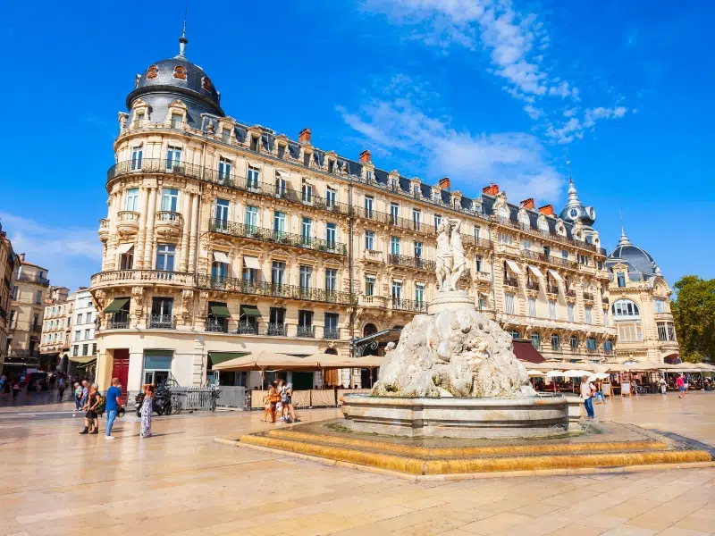 Découvrez la Place de la Comédie : Le cœur vibrant de Montpellier