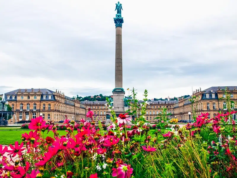 Descubra Schlossplatz: el centro histórico y moderno de Stuttgart