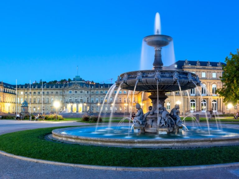 Descubra Schlossplatz: el centro histórico y moderno de Stuttgart
