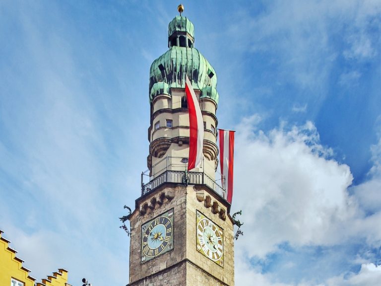 Entdecken Sie den Stadtturm: Innsbrucks historische Ikone