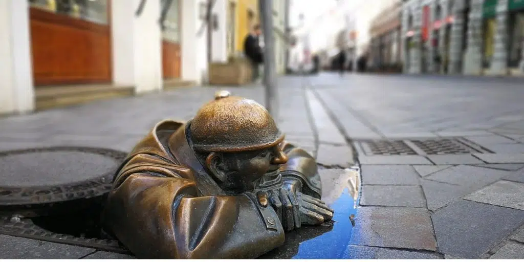 Discovering the Cumil Statue: A Quirky Icon of Bratislava
